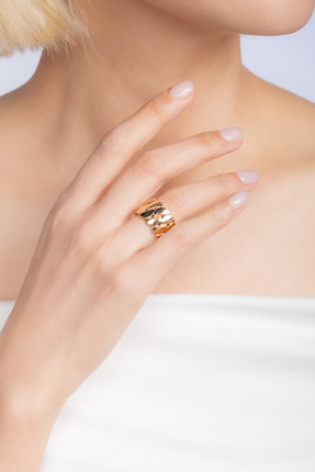 Bonhams : CARTIER 18 KARAT PINK GOLD 'LA DONNA' RING