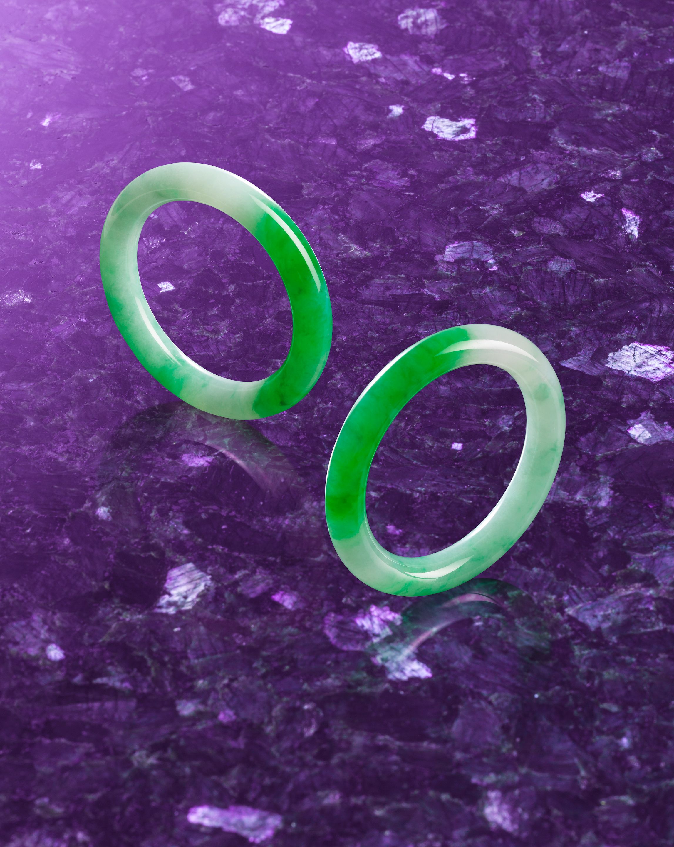 Bonhams : An important pair jadeite bangles (2)
