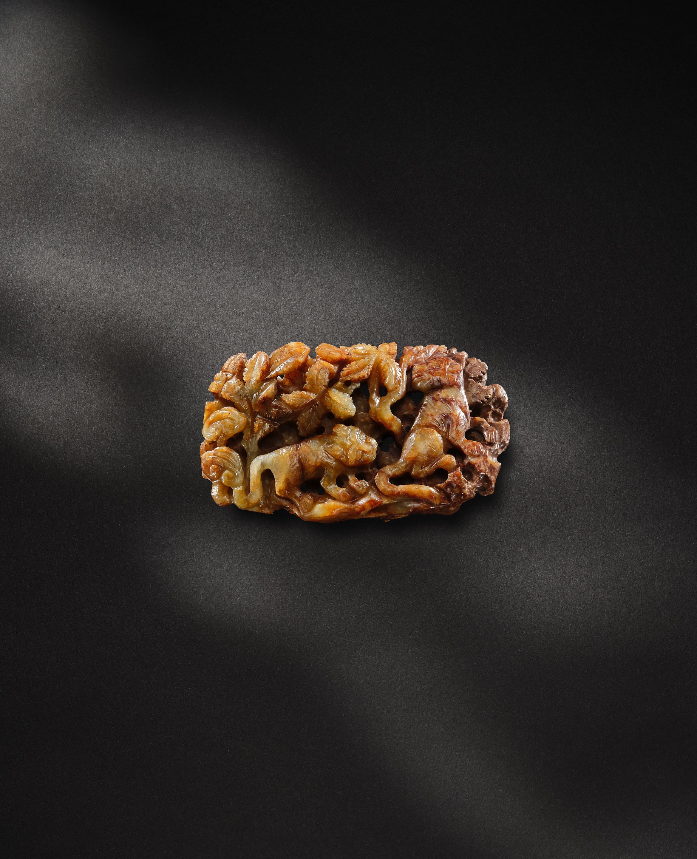 Bonhams : A YELLOW AND RUSSET JADE 'TIGER' PLAQUE Liao or Jin Dynasty (2)